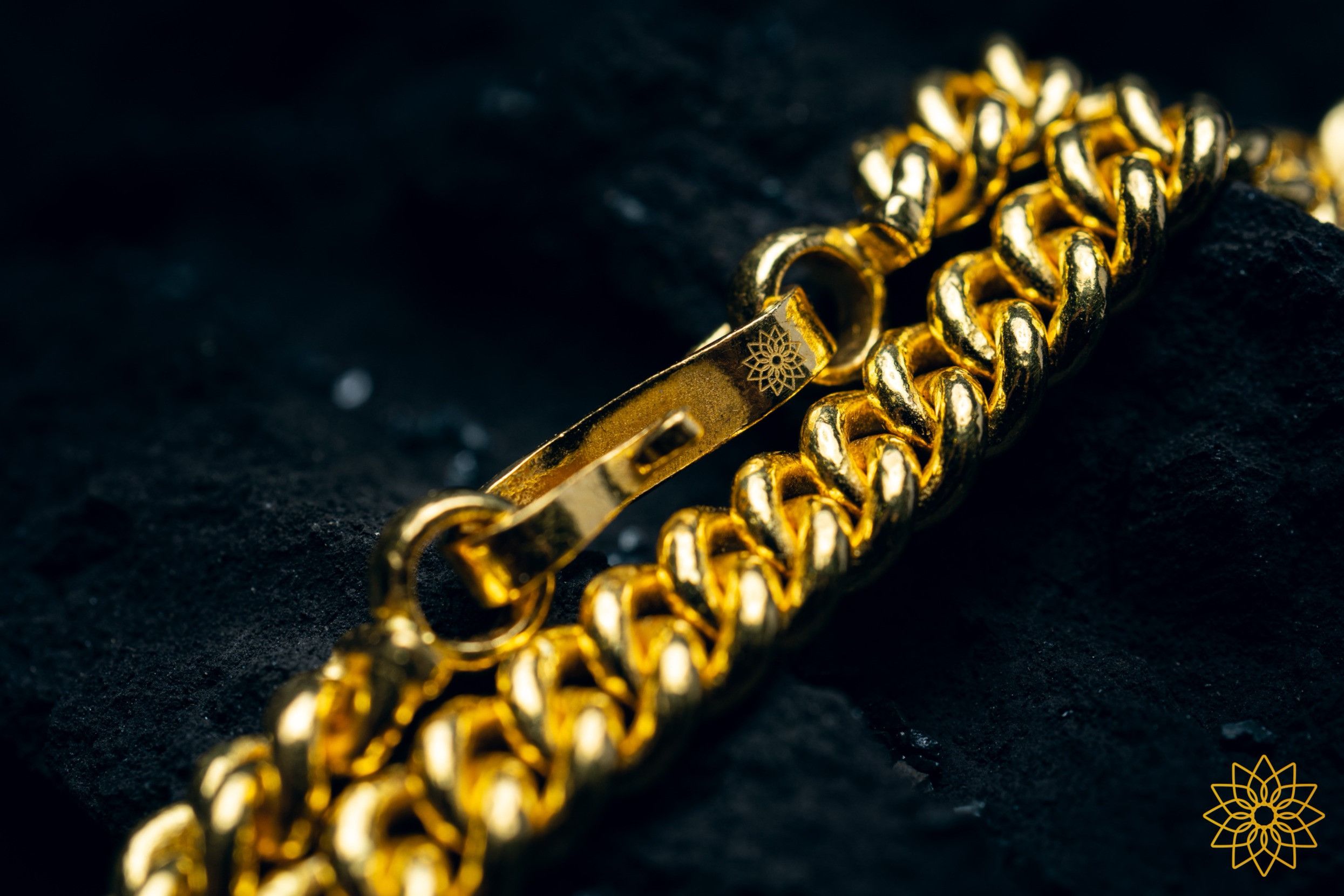 Gold Cuban Link Twisted Chain Necklace 24k, 999%, 2mm, 48 cm, 132.1 gram